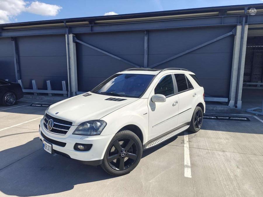 Balts Mercedes-Benz ML 550 2008 Kauņa, ar dzinēja tilpumu 5.46 L un nobraukumu 292 tūkst. km par 8000 €, foto 3 vietnē AUTOMOTO.COM.LV