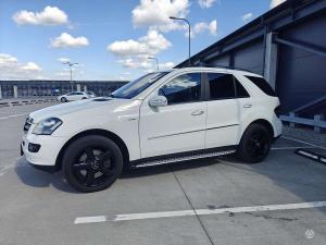 Balts Mercedes-Benz ML 550 2008 Kauņa, ar dzinēja tilpumu 5.46 L un nobraukumu 292 tūkst. km par 8000 €, foto 4 vietnē AUTOMOTO.COM.LV