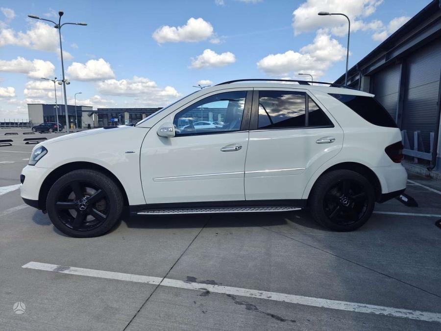 Balts Mercedes-Benz ML 550 2008 Kauņa, ar dzinēja tilpumu 5.46 L un nobraukumu 292 tūkst. km par 8000 €, foto 5 vietnē AUTOMOTO.COM.LV