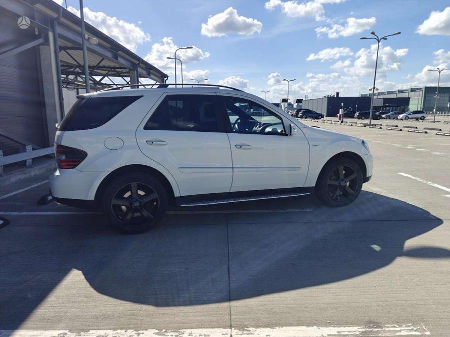 Balts Mercedes-Benz ML 550 2008 Kauņa, ar dzinēja tilpumu 5.46 L un nobraukumu 292 tūkst. km par 8000 €, foto 8 vietnē AUTOMOTO.COM.LV