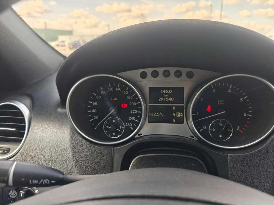 Balts Mercedes-Benz ML 550 2008 Kauņa, ar dzinēja tilpumu 5.46 L un nobraukumu 292 tūkst. km par 8000 €, foto 15 vietnē AUTOMOTO.COM.LV