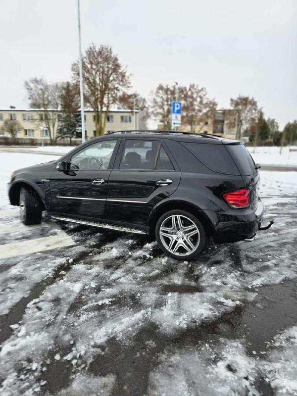 Black Mercedes-Benz ml-63-amg 2008 in Kaunas, with an engine capacity of 6.21 L and mileage of 252 thousand km for 10500 €, photo 9 on AUTOMOTO.COM.LV