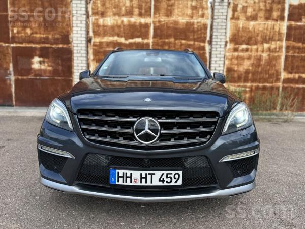 Pelēks Mercedes-Benz ml-63-amg 2013 Rīga, ar dzinēja tilpumu 5.50 L un nobraukumu 106 tūkst. km par 28500 €, foto 1 vietnē AUTOMOTO.COM.LV