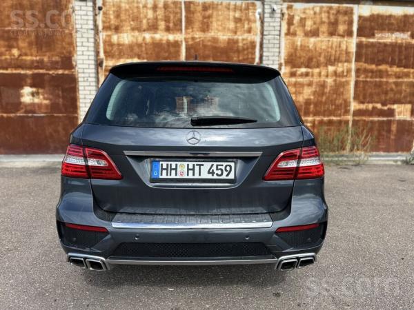 Pelēks Mercedes-Benz ml-63-amg 2013 Rīga, ar dzinēja tilpumu 5.50 L un nobraukumu 106 tūkst. km par 28500 €, foto 6 vietnē AUTOMOTO.COM.LV