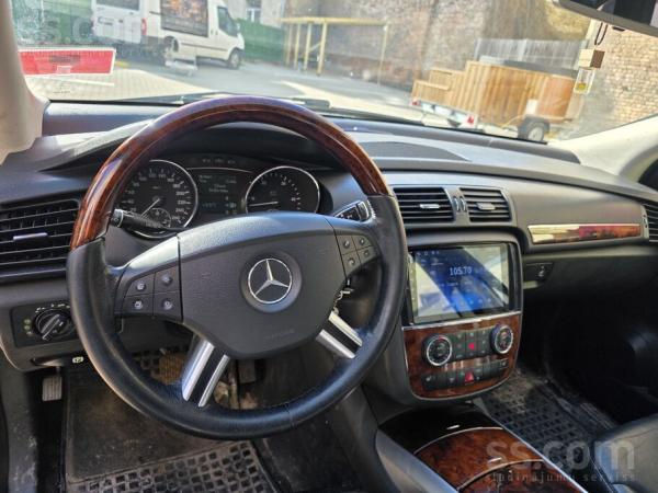 Black Mercedes-Benz r-280 2006 in Riga, with an engine capacity of 3.00 L and mileage of 220 thousand km for 4700 €, photo 7 on AUTOMOTO.COM.LV