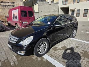 Black Mercedes-Benz r-280 2006 in Riga, with an engine capacity of 3.00 L and mileage of 220 thousand km for 4700 €, photo 3 on AUTOMOTO.COM.LV