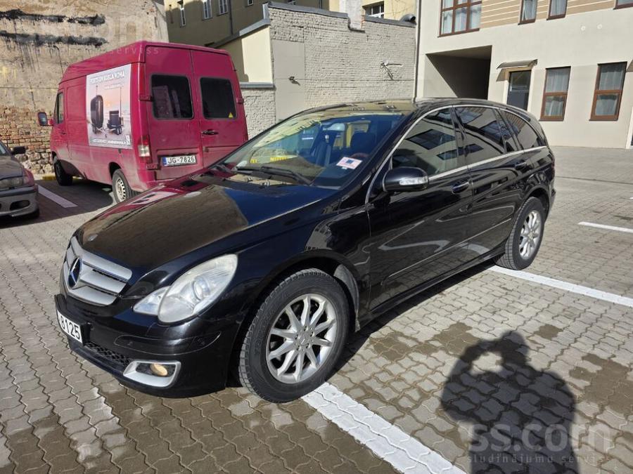 Black Mercedes-Benz r-280 2006 in Riga, with an engine capacity of 3.00 L and mileage of 220 thousand km for 4700 €, photo 3 on AUTOMOTO.COM.LV