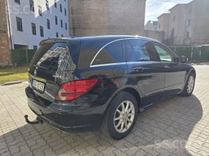 Black Mercedes-Benz r-280 2006 in Riga, with an engine capacity of 3.00 L and mileage of 220 thousand km for 4700 €, photo 5 on AUTOMOTO.COM.LV