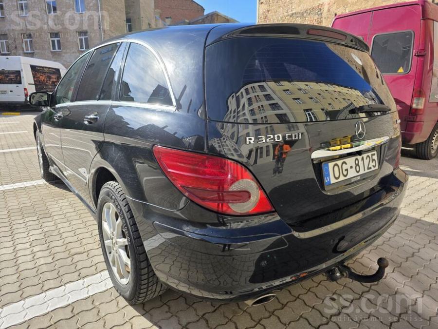Black Mercedes-Benz r-280 2006 in Riga, with an engine capacity of 3.00 L and mileage of 220 thousand km for 4700 €, photo 6 on AUTOMOTO.COM.LV