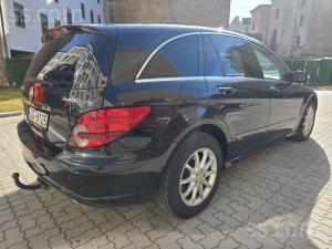 Black Mercedes-Benz r-280 2006 in Riga, with an engine capacity of 3.00 L and mileage of 220 thousand km for 4700 €, photo 7 on AUTOMOTO.COM.LV