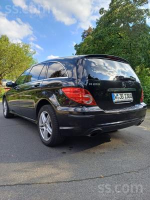Black Mercedes-Benz r-280 2009 in Riga, with an engine capacity of 3.00 L and mileage of 283 thousand km for 7000 €, photo 17 on AUTOMOTO.COM.LV