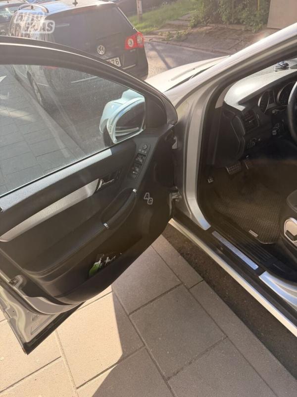 Mercedes-Benz r-280 2007 in Jonava, with an engine capacity of 3.00 L and mileage of 322 thousand km for 2700 €, photo 6 on AUTOMOTO.COM.LV