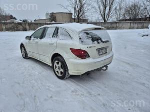 Balts Mercedes-Benz r-280 2010 Rīga, ar dzinēja tilpumu 3.00 L un nobraukumu 310 tūkst. km par 2950 €, foto 5 vietnē AUTOMOTO.COM.LV