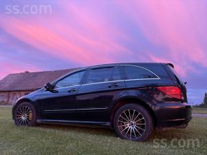 Black Mercedes-Benz R 320 2006 in Gulbene, with an engine capacity of 3.00 L and mileage of 372 thousand km for 4000 €, photo 3 on AUTOMOTO.COM.LV