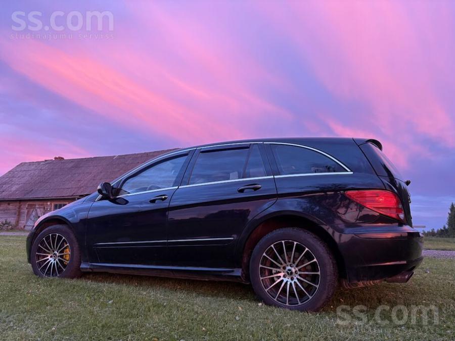 Black Mercedes-Benz R 320 2006 in Gulbene, with an engine capacity of 3.00 L and mileage of 372 thousand km for 4000 €, photo 3 on AUTOMOTO.COM.LV