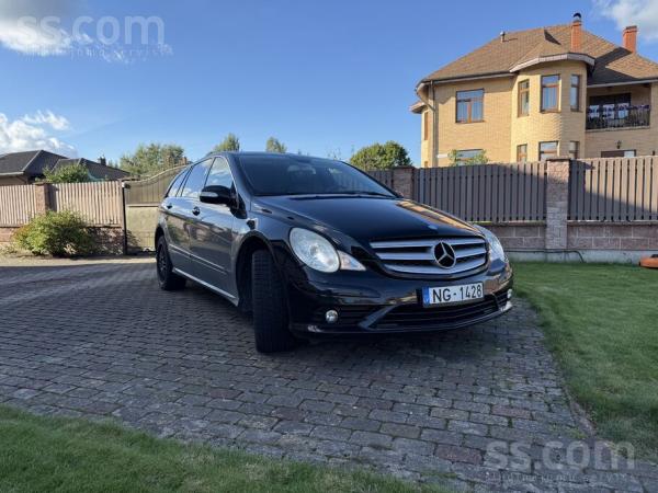 Black Mercedes-Benz R 320 2007 in Daugavpils, with an engine capacity of 3.00 L and mileage of 360 thousand km for 3000 €, photo 3 on AUTOMOTO.COM.LV