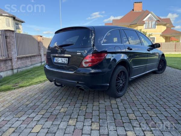 Black Mercedes-Benz R 320 2007 in Daugavpils, with an engine capacity of 3.00 L and mileage of 360 thousand km for 3000 €, photo 4 on AUTOMOTO.COM.LV