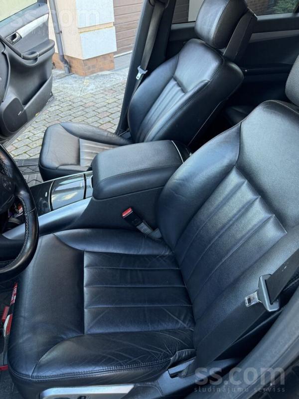 Black Mercedes-Benz R 320 2007 in Daugavpils, with an engine capacity of 3.00 L and mileage of 360 thousand km for 3000 €, photo 6 on AUTOMOTO.COM.LV