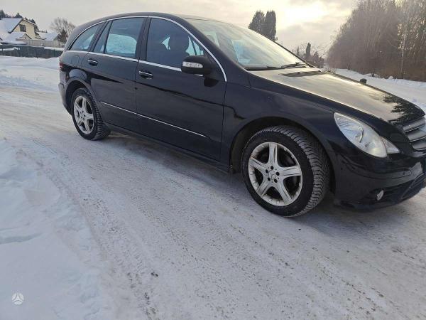 Black Mercedes-Benz R 320 2008 in Klaipeda, with an engine capacity of 3.00 L and mileage of 278 thousand km for 3990 €, photo 5 on AUTOMOTO.COM.LV