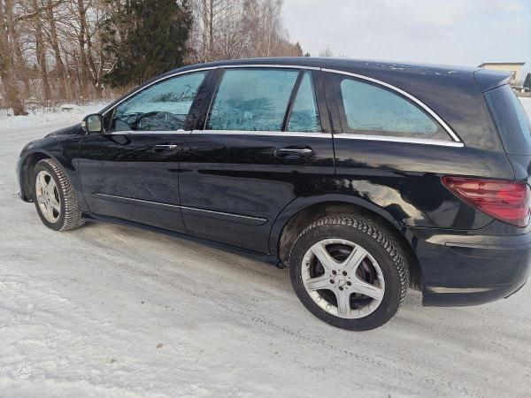 Black Mercedes-Benz R 320 2008 in Klaipeda, with an engine capacity of 3.00 L and mileage of 278 thousand km for 3990 €, photo 9 on AUTOMOTO.COM.LV