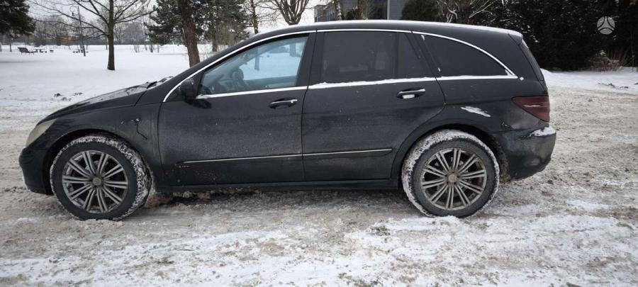 Melns Mercedes-Benz R 320 2006 Tauragė, ar dzinēja tilpumu 3.00 L un nobraukumu 500 tūkst. km par 3100 €, foto 2 vietnē AUTOMOTO.COM.LV