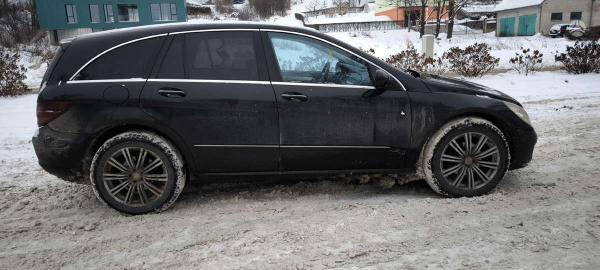 Melns Mercedes-Benz R 320 2006 Tauragė, ar dzinēja tilpumu 3.00 L un nobraukumu 500 tūkst. km par 3100 €, foto 4 vietnē AUTOMOTO.COM.LV
