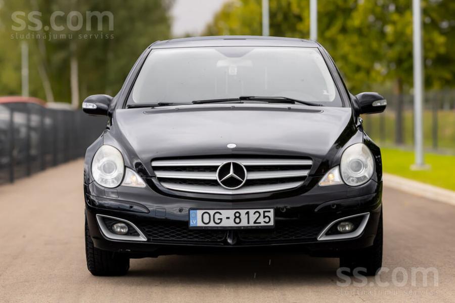 Black Mercedes-Benz R 320 2006 in Jelgava, with an engine capacity of 3.20 L and mileage of 220 thousand km for 4200 €, photo 3 on AUTOMOTO.COM.LV
