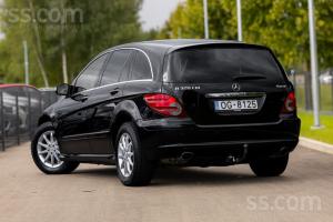 Black Mercedes-Benz R 320 2006 in Jelgava, with an engine capacity of 3.20 L and mileage of 220 thousand km for 4200 €, photo 4 on AUTOMOTO.COM.LV