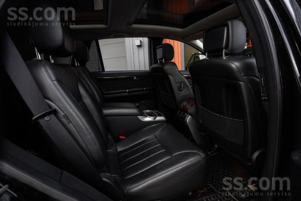 Black Mercedes-Benz R 320 2006 in Jelgava, with an engine capacity of 3.20 L and mileage of 220 thousand km for 4200 €, photo 8 on AUTOMOTO.COM.LV