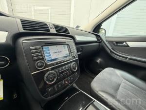 Melns Mercedes-Benz R 320 2006 Rīga, ar dzinēja tilpumu 3.00 L un nobraukumu 287 tūkst. km par 2500 €, foto 11 vietnē AUTOMOTO.COM.LV
