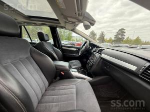 Melns Mercedes-Benz R 320 2006 Rīga, ar dzinēja tilpumu 3.00 L un nobraukumu 287 tūkst. km par 2500 €, foto 9 vietnē AUTOMOTO.COM.LV