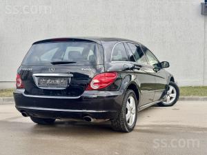 Black Mercedes-Benz R 320 2007 in Aizkraukle, with an engine capacity of 3.00 L and mileage of 0 thousand km for 5150 €, photo 6 on AUTOMOTO.COM.LV