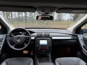 Melns Mercedes-Benz R 320 2007 Rīga, ar dzinēja tilpumu 3.00 L un nobraukumu 246 tūkst. km par 5200 €, foto 8 vietnē AUTOMOTO.COM.LV