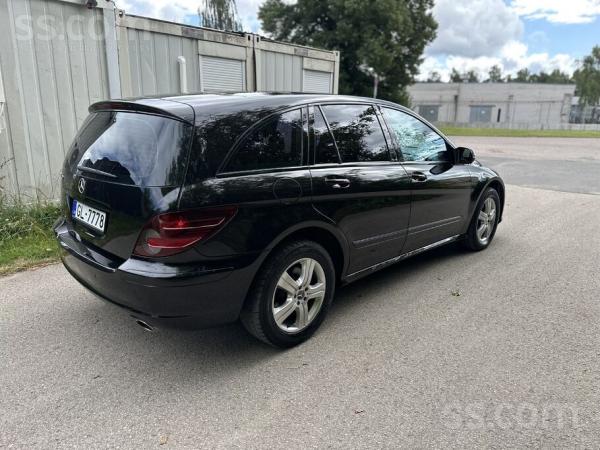 Melns Mercedes-Benz R 320 2007 Rīga, ar dzinēja tilpumu 3.00 L un nobraukumu 302 tūkst. km par 3900 €, foto 4 vietnē AUTOMOTO.COM.LV