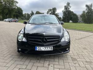 Black Mercedes-Benz R 320 2007 in Riga, with an engine capacity of 3.00 L and mileage of 303 thousand km for 4150 €, photo 4 on AUTOMOTO.COM.LV