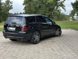 Black Mercedes-Benz R 320 2007 in Riga, with an engine capacity of 3.00 L and mileage of 303 thousand km for 4150 €, photo 6 on AUTOMOTO.COM.LV