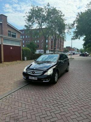 Black Mercedes-Benz R 320 2007 in Pakruojis, with an engine capacity of 2.99 L and mileage of 416 thousand km for 3350 €, photo  on AUTOMOTO.COM.LV