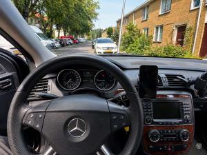 Black Mercedes-Benz R 320 2007 in Pakruojis, with an engine capacity of 2.99 L and mileage of 416 thousand km for 3350 €, photo 4 on AUTOMOTO.COM.LV