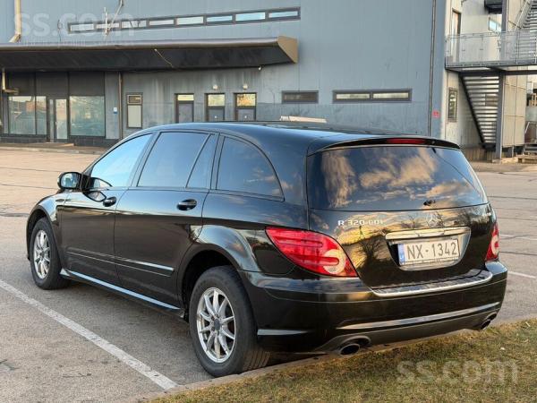 Black Mercedes-Benz R 320 2008 in Riga, with an engine capacity of 3.00 L and mileage of 190 thousand km for 5150 €, photo 3 on AUTOMOTO.COM.LV