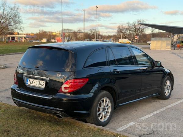 Black Mercedes-Benz R 320 2008 in Riga, with an engine capacity of 3.00 L and mileage of 181 thousand km for 4850 €, photo 4 on AUTOMOTO.COM.LV