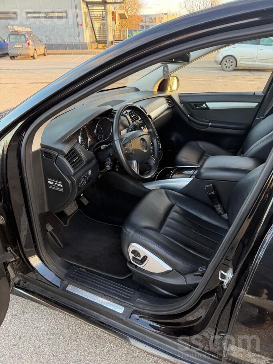 Black Mercedes-Benz R 320 2008 in Riga, with an engine capacity of 3.00 L and mileage of 181 thousand km for 4850 €, photo 7 on AUTOMOTO.COM.LV