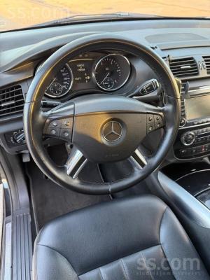 Black Mercedes-Benz R 320 2008 in Riga, with an engine capacity of 3.00 L and mileage of 181 thousand km for 4850 €, photo 8 on AUTOMOTO.COM.LV