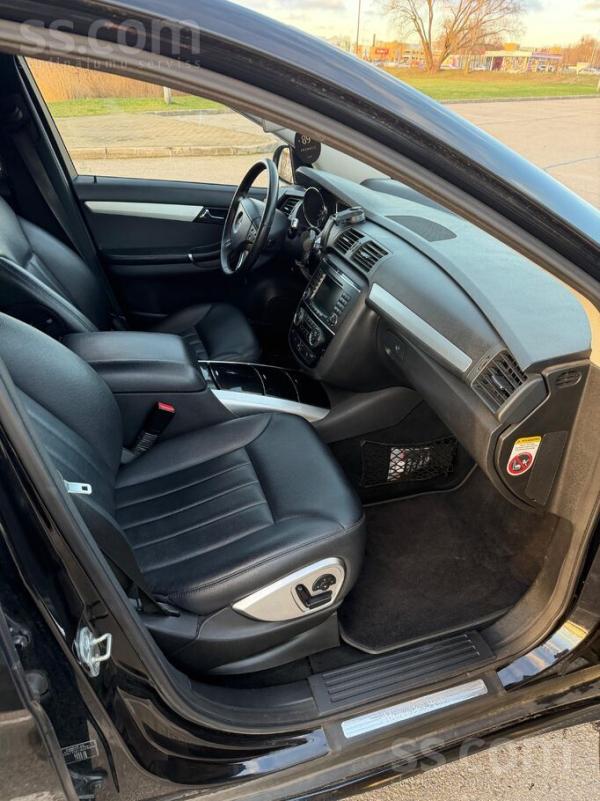 Black Mercedes-Benz R 320 2008 in Riga, with an engine capacity of 3.00 L and mileage of 181 thousand km for 4850 €, photo 8 on AUTOMOTO.COM.LV