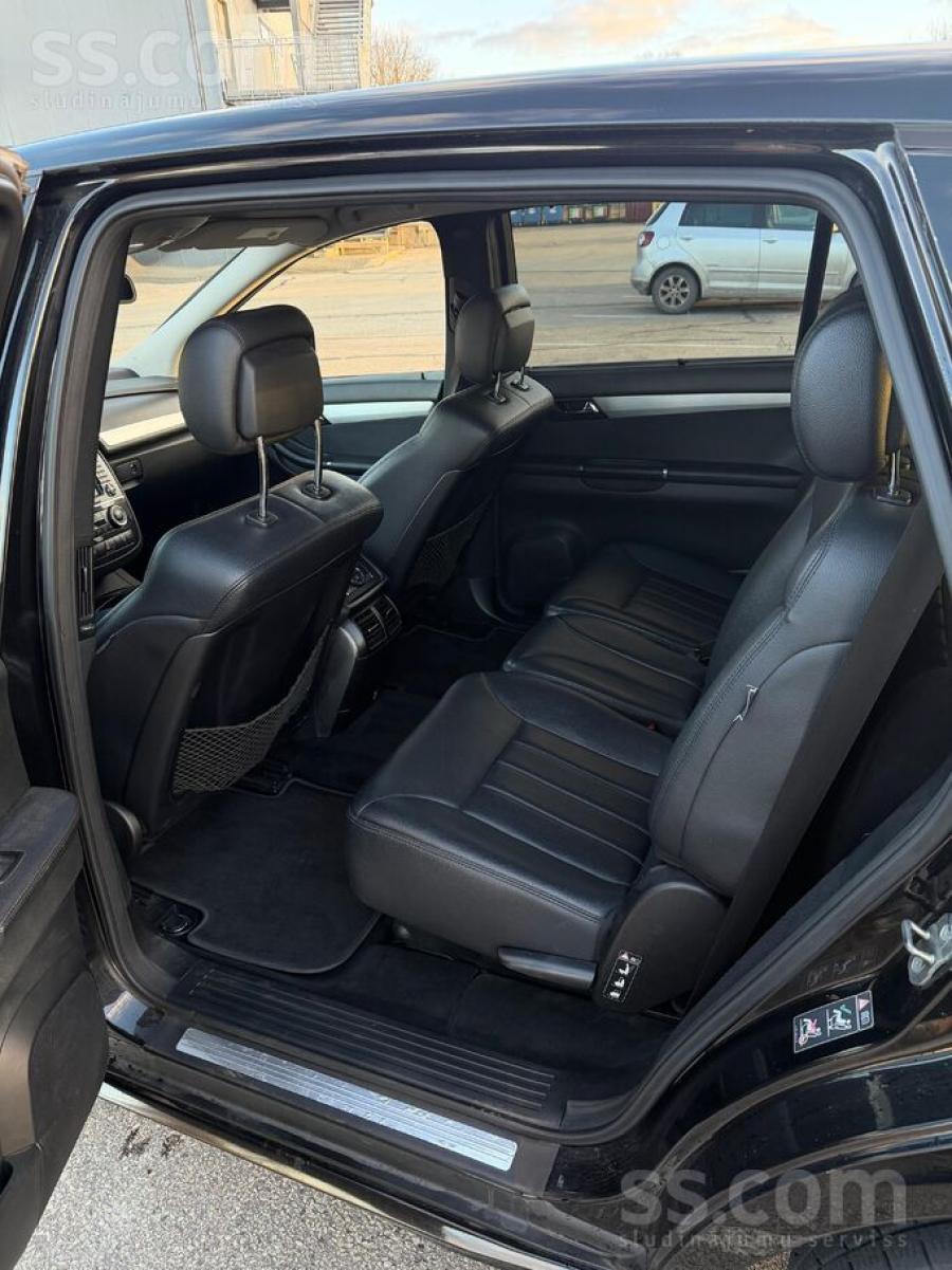 Black Mercedes-Benz R 320 2008 in Riga, with an engine capacity of 3.00 L and mileage of 181 thousand km for 4850 €, photo 10 on AUTOMOTO.COM.LV