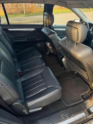 Black Mercedes-Benz R 320 2008 in Riga, with an engine capacity of 3.00 L and mileage of 181 thousand km for 4850 €, photo 11 on AUTOMOTO.COM.LV