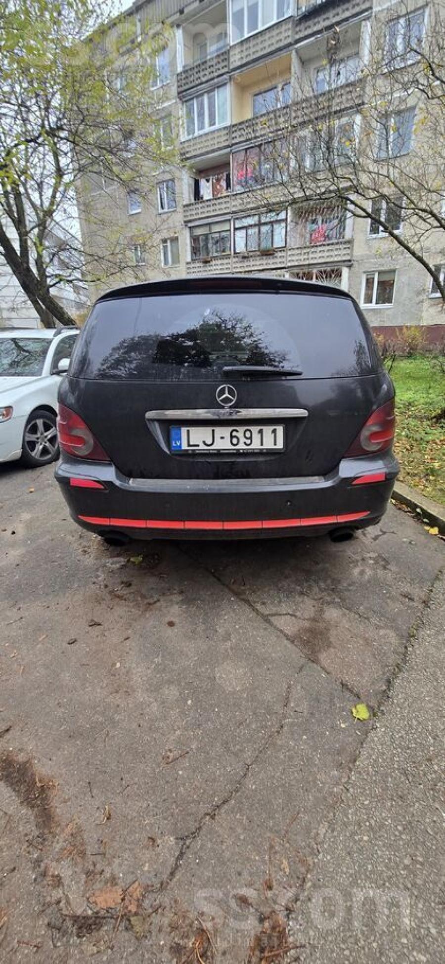 Melns Mercedes-Benz R 320 2008 Rīga, ar dzinēja tilpumu 3.20 L un nobraukumu 0 tūkst. km par 2500 €, foto 3 vietnē AUTOMOTO.COM.LV