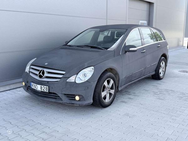 Black Mercedes-Benz R 320 2008 in Vilnius, with an engine capacity of 2.99 L and mileage of 325 thousand km for 1900 €, photo 2 on AUTOMOTO.COM.LV