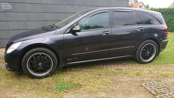 Black Mercedes-Benz R 320 2006 in Kaunas, with an engine capacity of 3.00 L and mileage of 401 thousand km for 3500 €, photo 1 on AUTOMOTO.COM.LV
