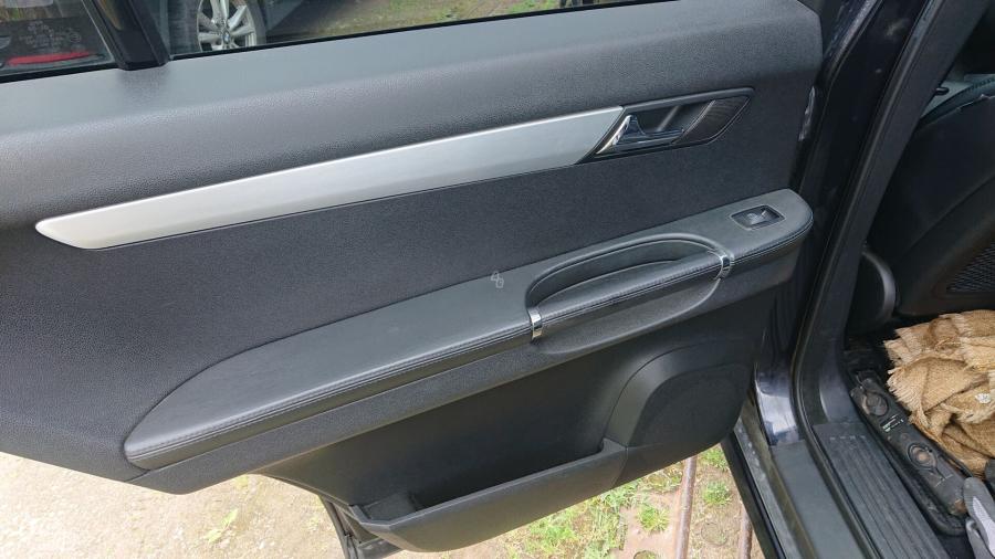 Melns Mercedes-Benz R 320 2006 Kauņa, ar dzinēja tilpumu 3.00 L un nobraukumu 401 tūkst. km par 3500 €, foto 13 vietnē AUTOMOTO.COM.LV