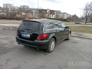 Melns Mercedes-Benz R 320 2006 Rīga, ar dzinēja tilpumu 3.00 L un nobraukumu 500 tūkst. km par 2500 €, foto 3 vietnē AUTOMOTO.COM.LV